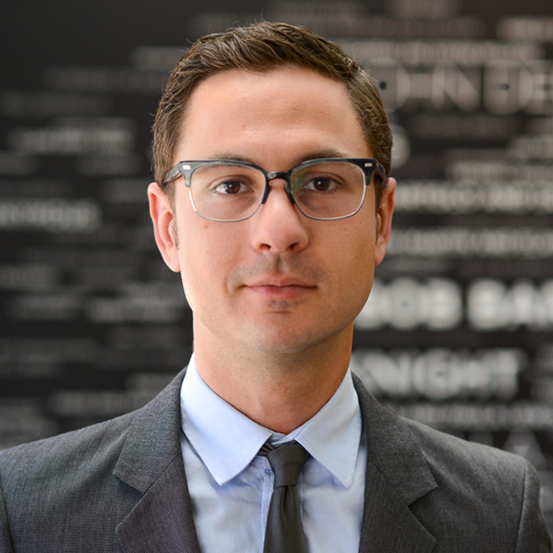 PETA cho biết kiến trúc vô trách nhiệm đã khiến hàng tỷ con chim thiệt ...