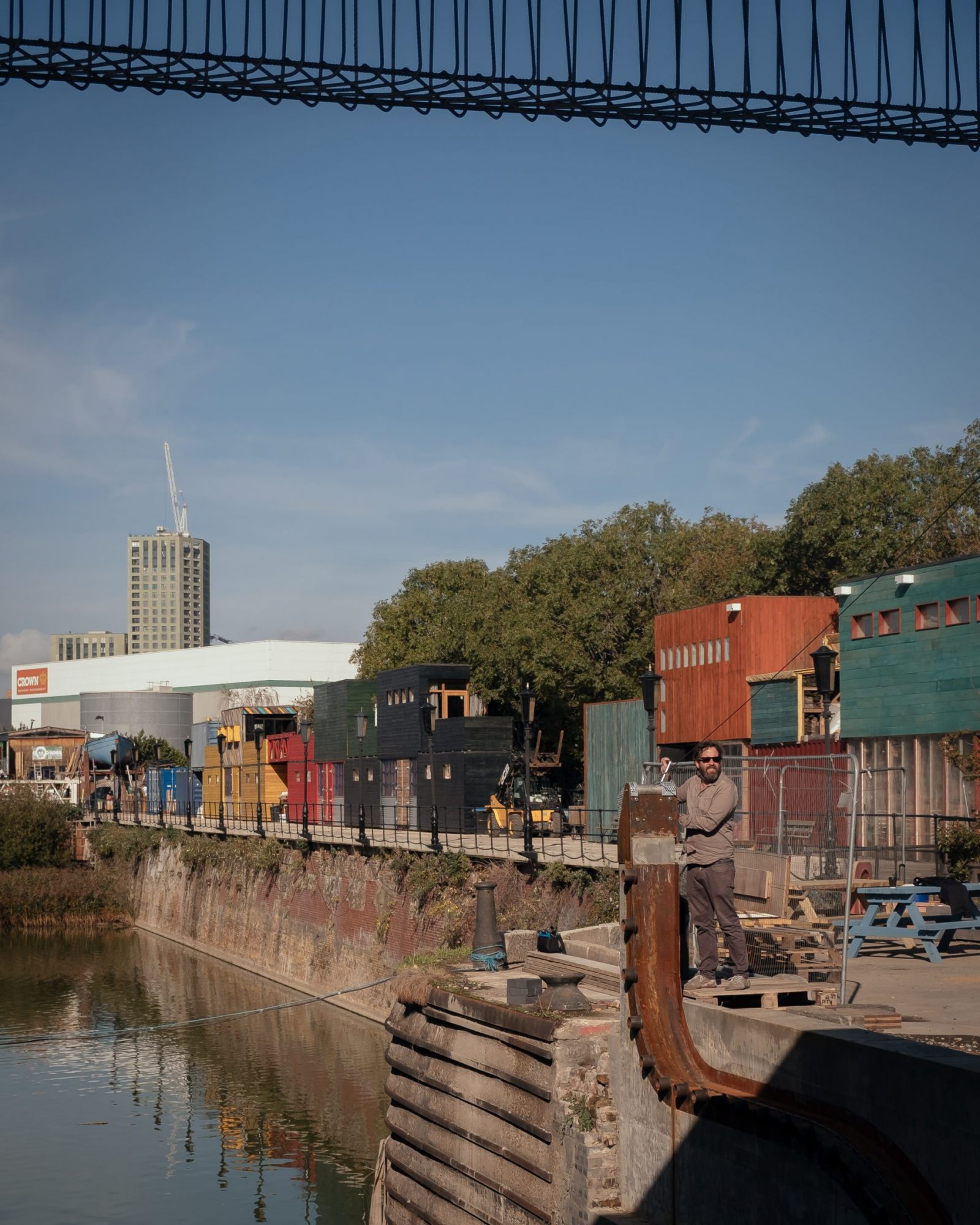 Cody Dock - cây cầu lăn đầu tiên trên thế giới ở London • RGB