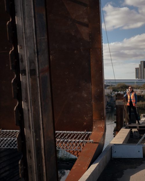 Cody Dock - cây cầu lăn đầu tiên trên thế giới ở London • RGB