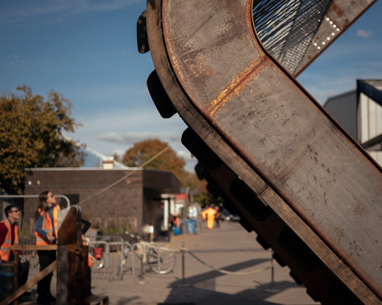 Cody Dock - cây cầu lăn đầu tiên trên thế giới ở London • RGB