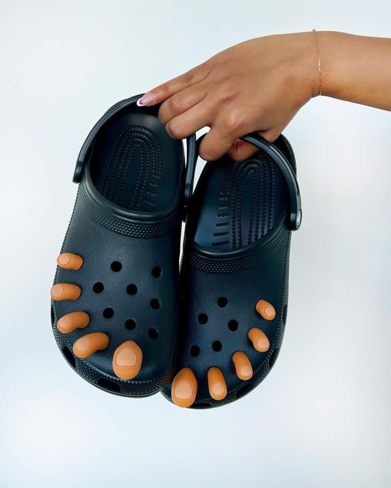 Crocs ra mắt phụ kiện Toe Jibbitz “những ngón chân lủng lẳng” khiến ai ...