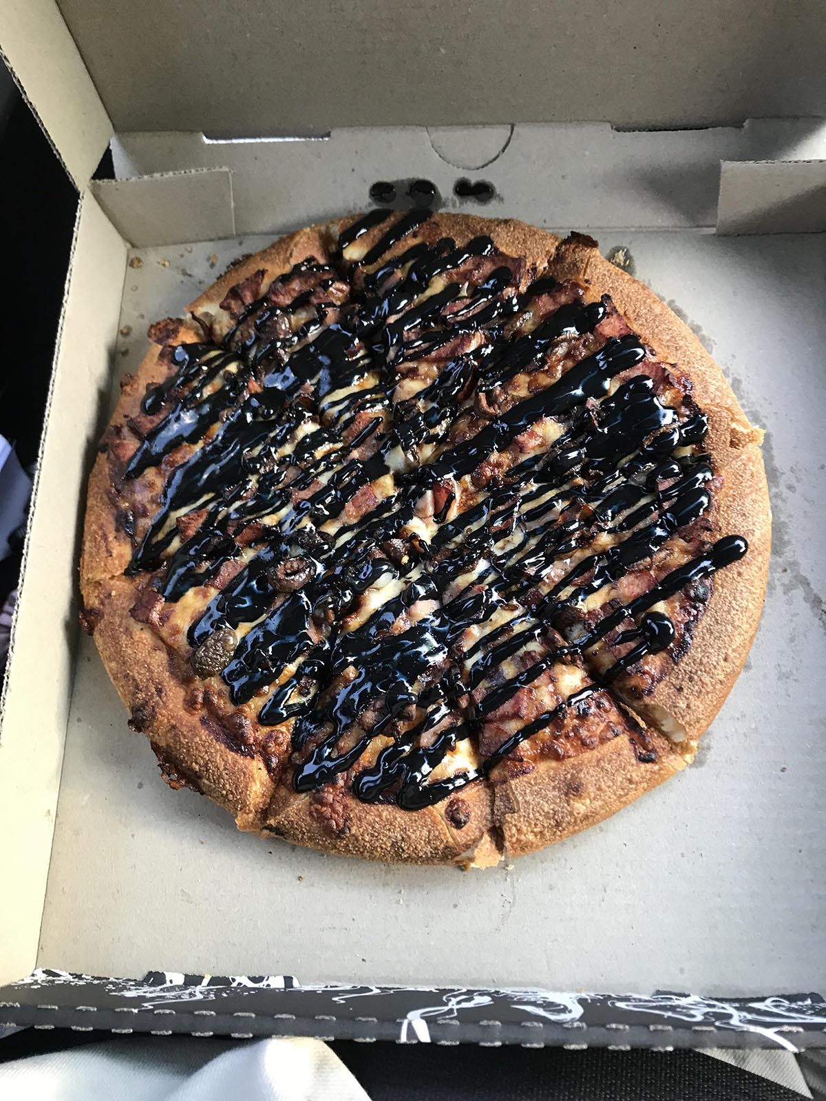 Pizza Hut hợp tác Marvel trình làng món pizza 'ngoài hành tinh' nhân ...